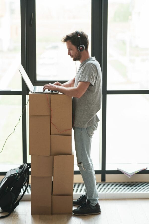 What to look for in a standing desk | PostureGeek.com